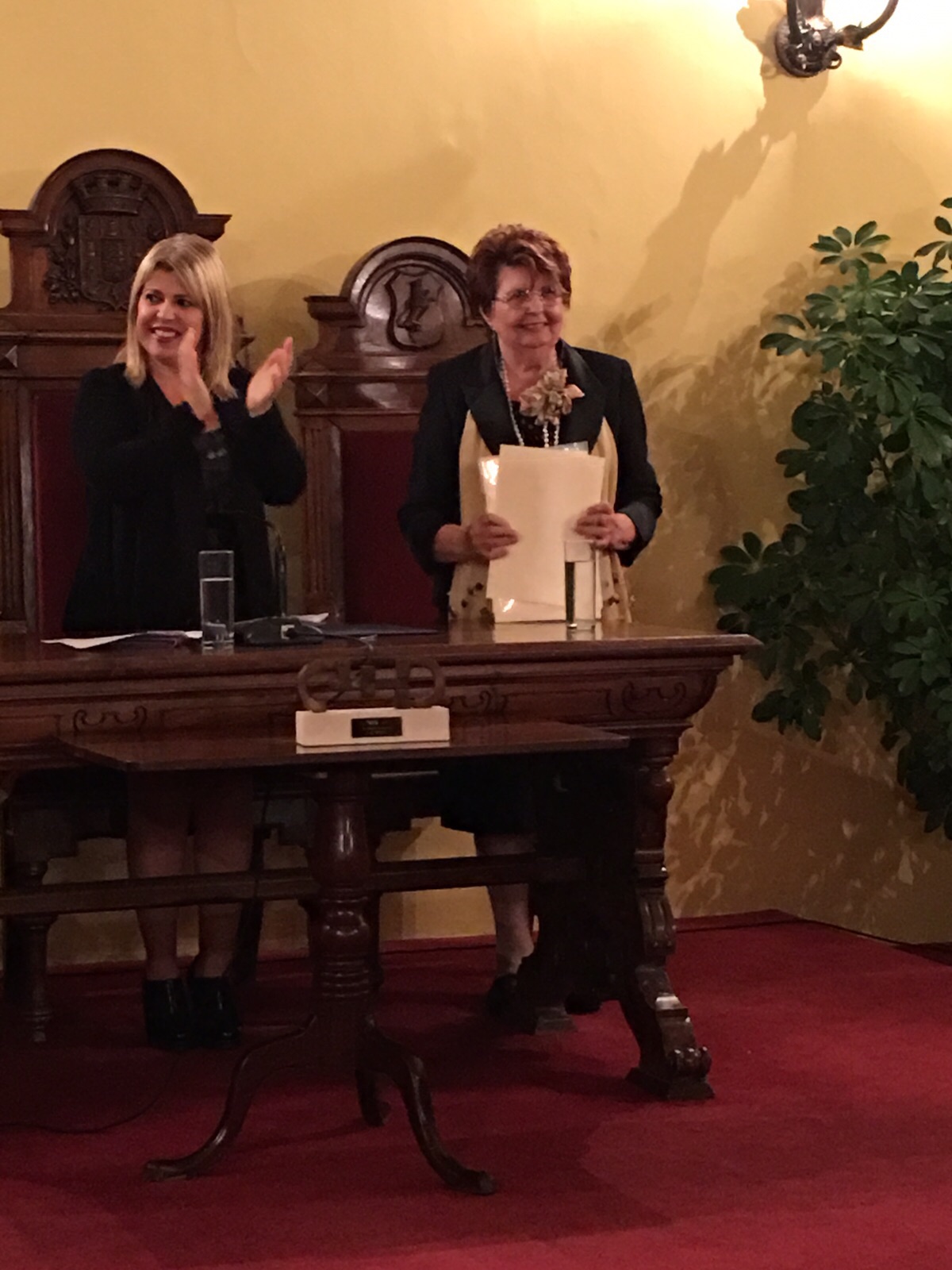 Juana Zarzuela, vicepresidenta de DOWN ESPAÑA, recibe el 'Premio Cermi ... Juana Zarzuela, vicepresidenta de DOWN ESPAÑA, recibe el 'Premio Cermi ...